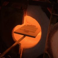 Glassblowing.com – Hot Liquid Honey Like Glass